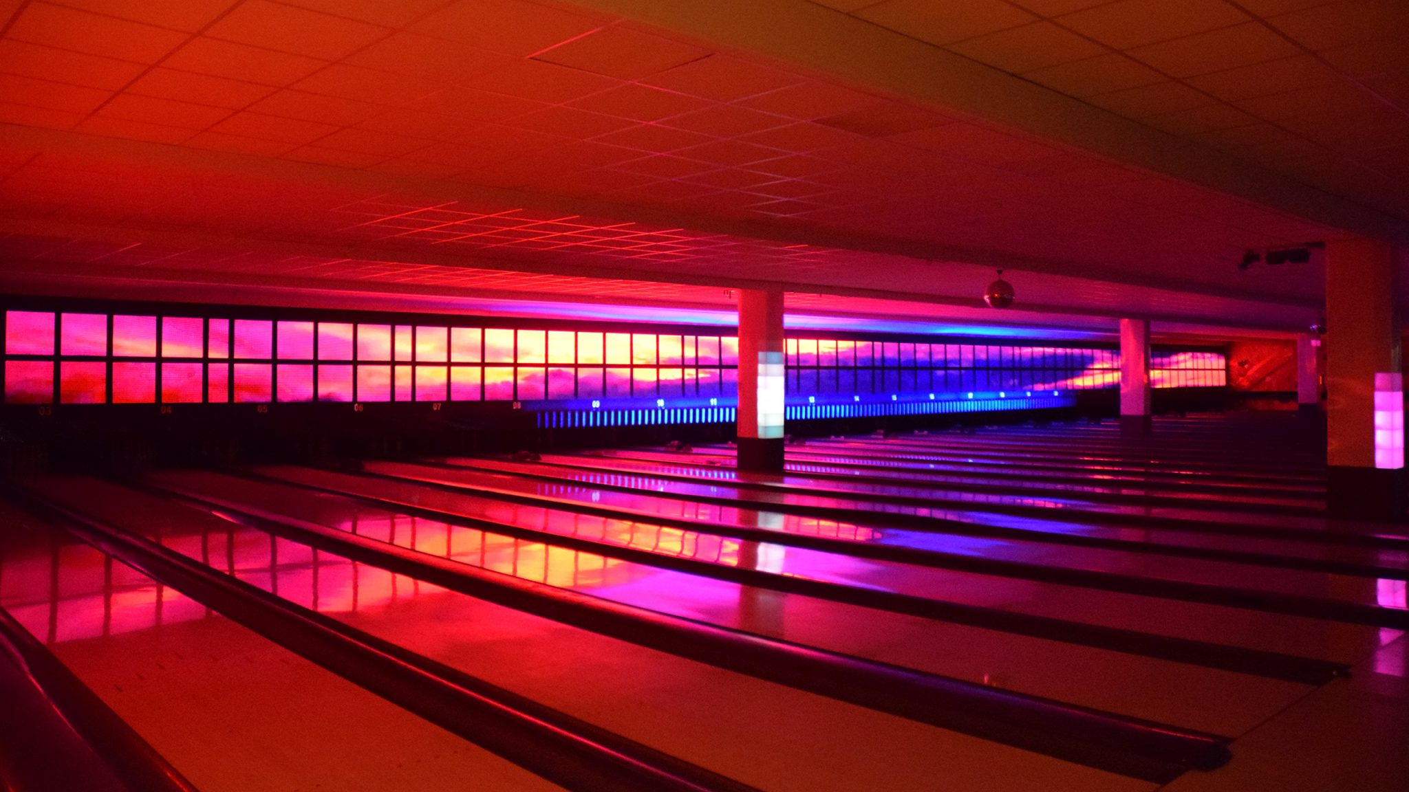 BOWLING LOUNGE – ROOM DIVISION