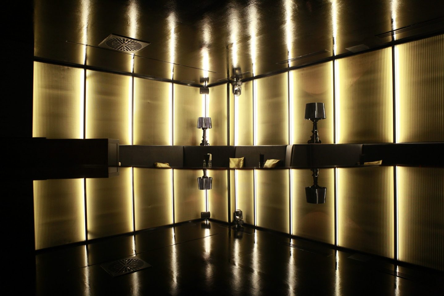 FIRST Club Berlin – ROOM DIVISION