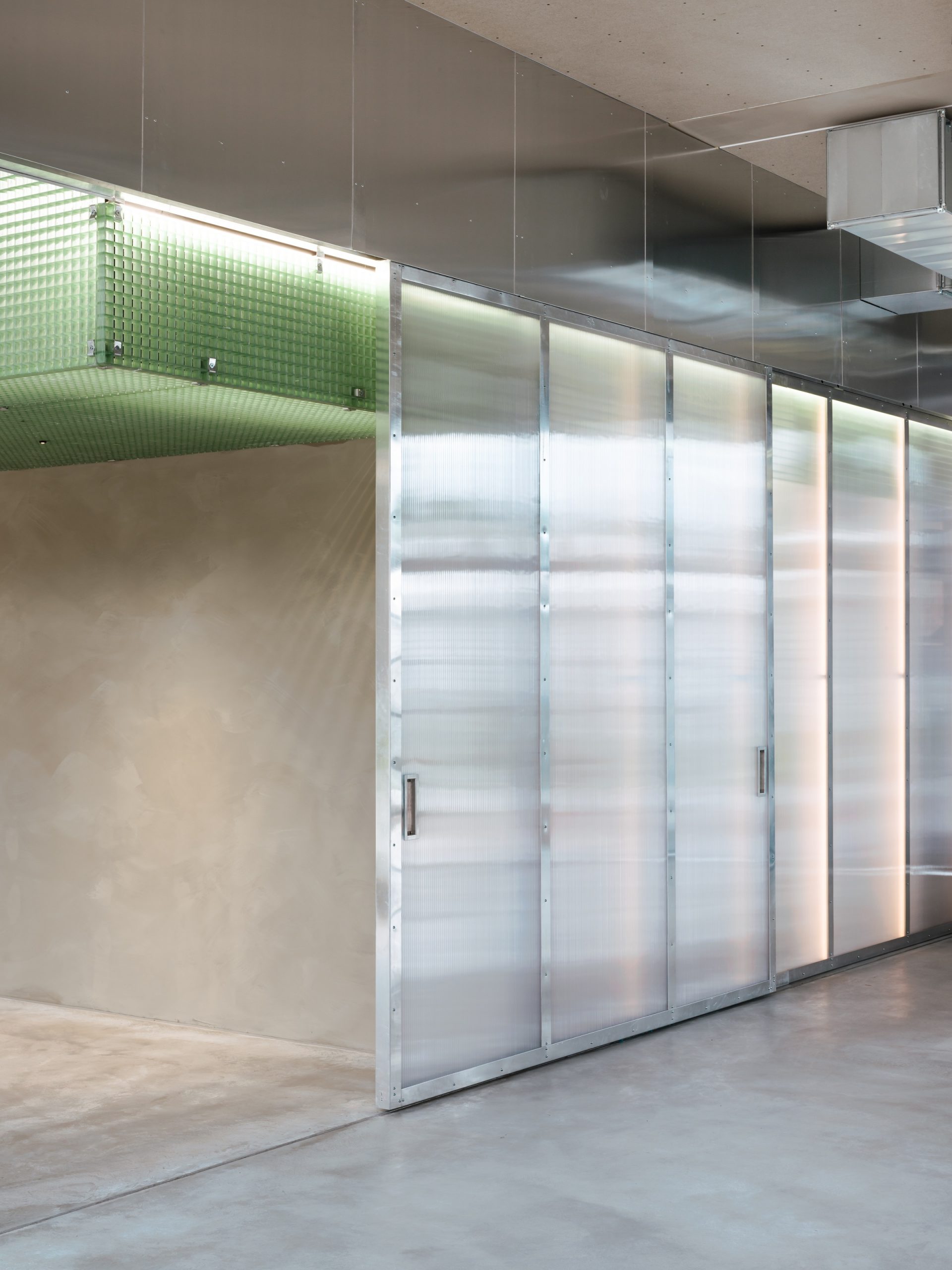 LES SPACE Berlin – ROOM DIVISION